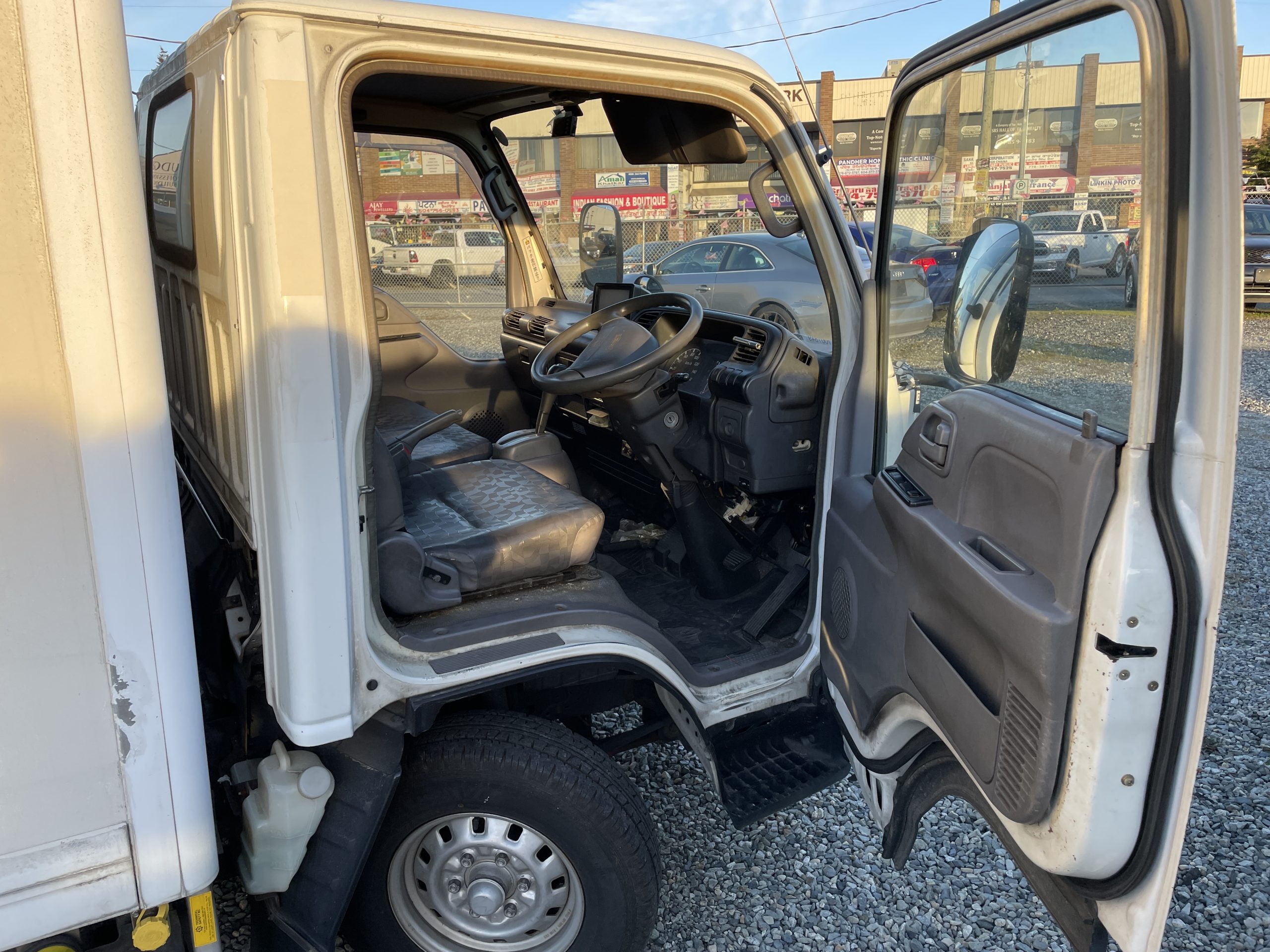 Isuzu Elf JDM import is reliable for business needs