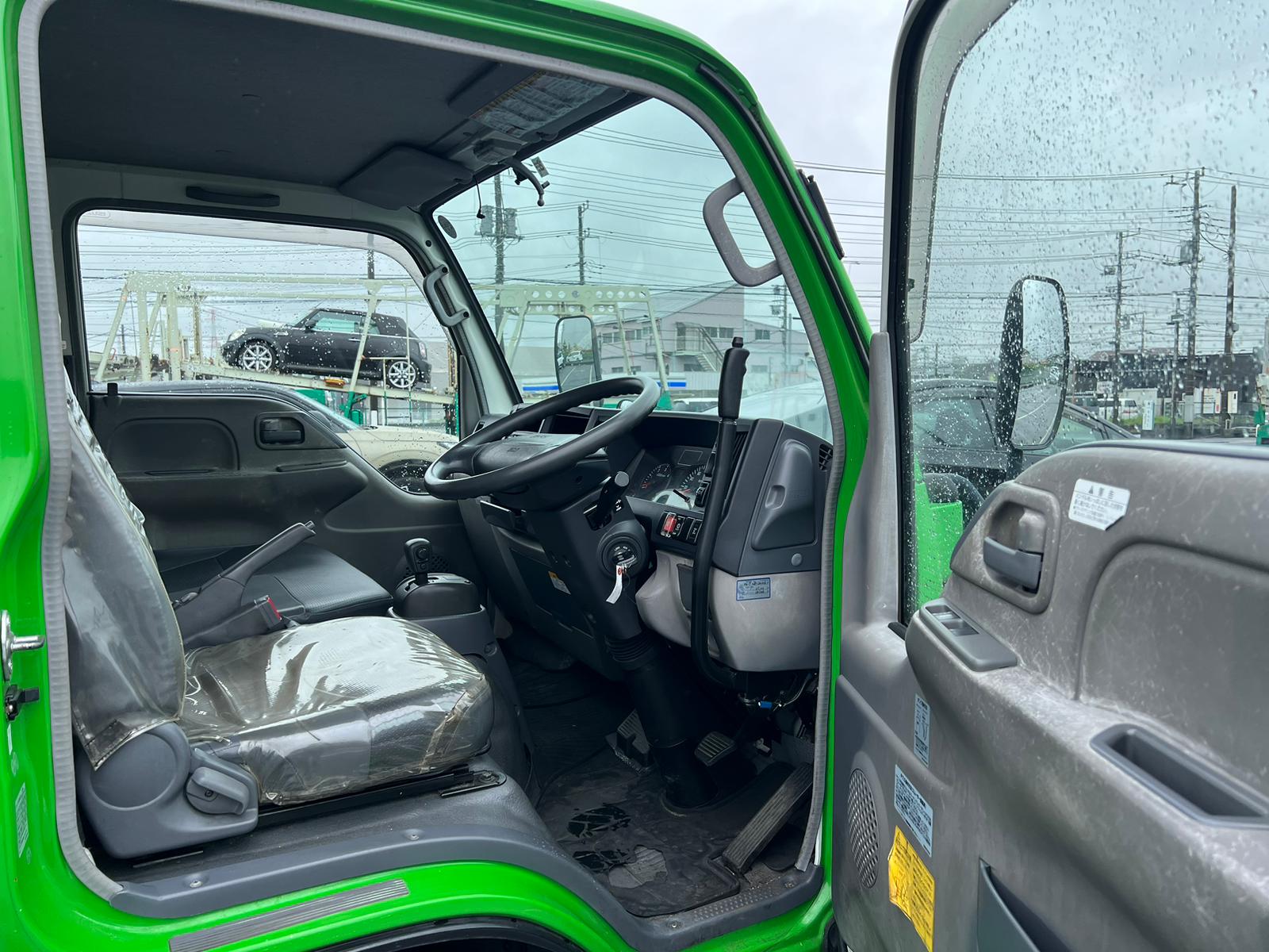 Isuzu Elf JDM import is durable for heavy-duty tasks