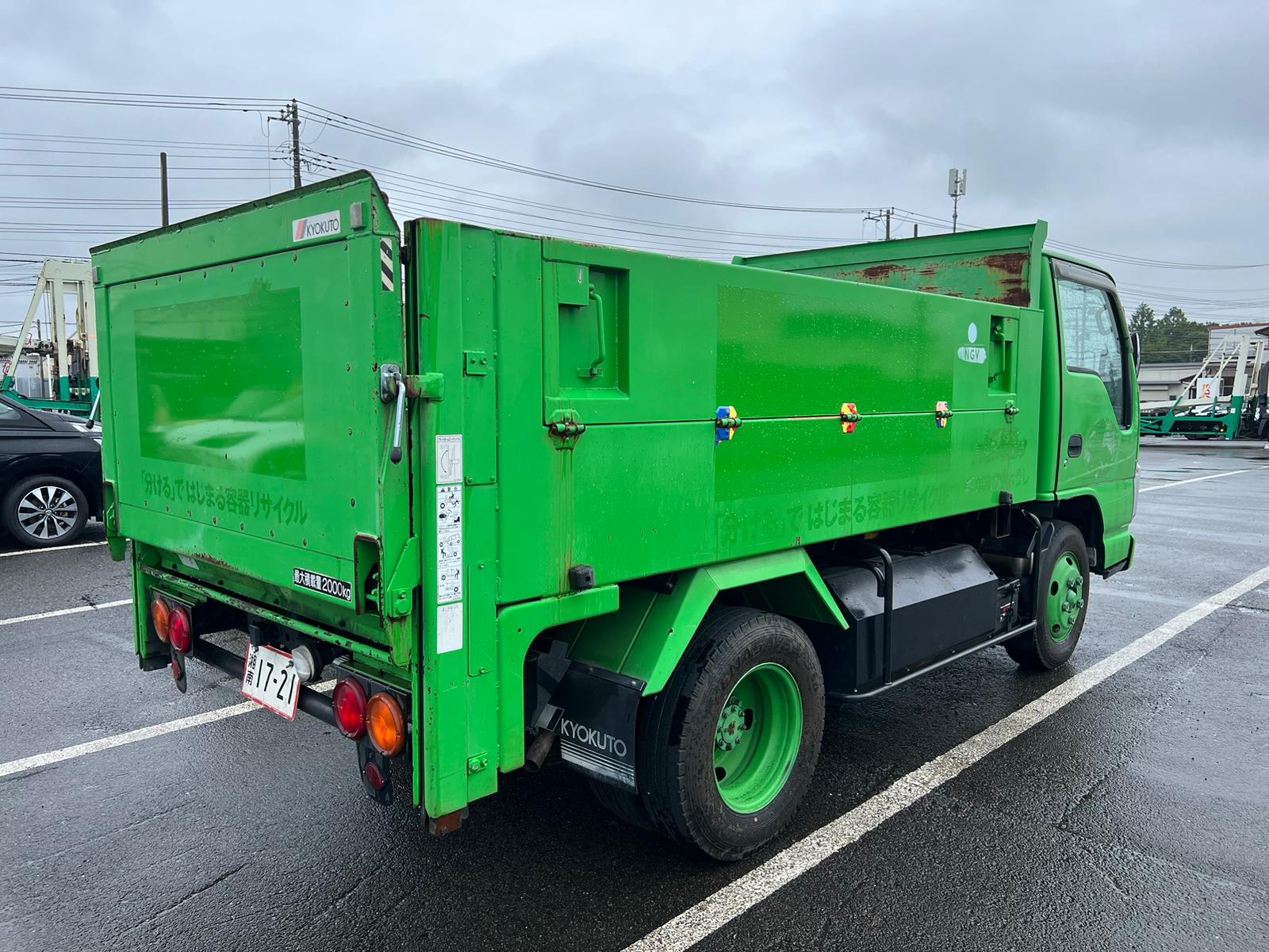 Isuzu Elf JDM import is durable for heavy-duty tasks