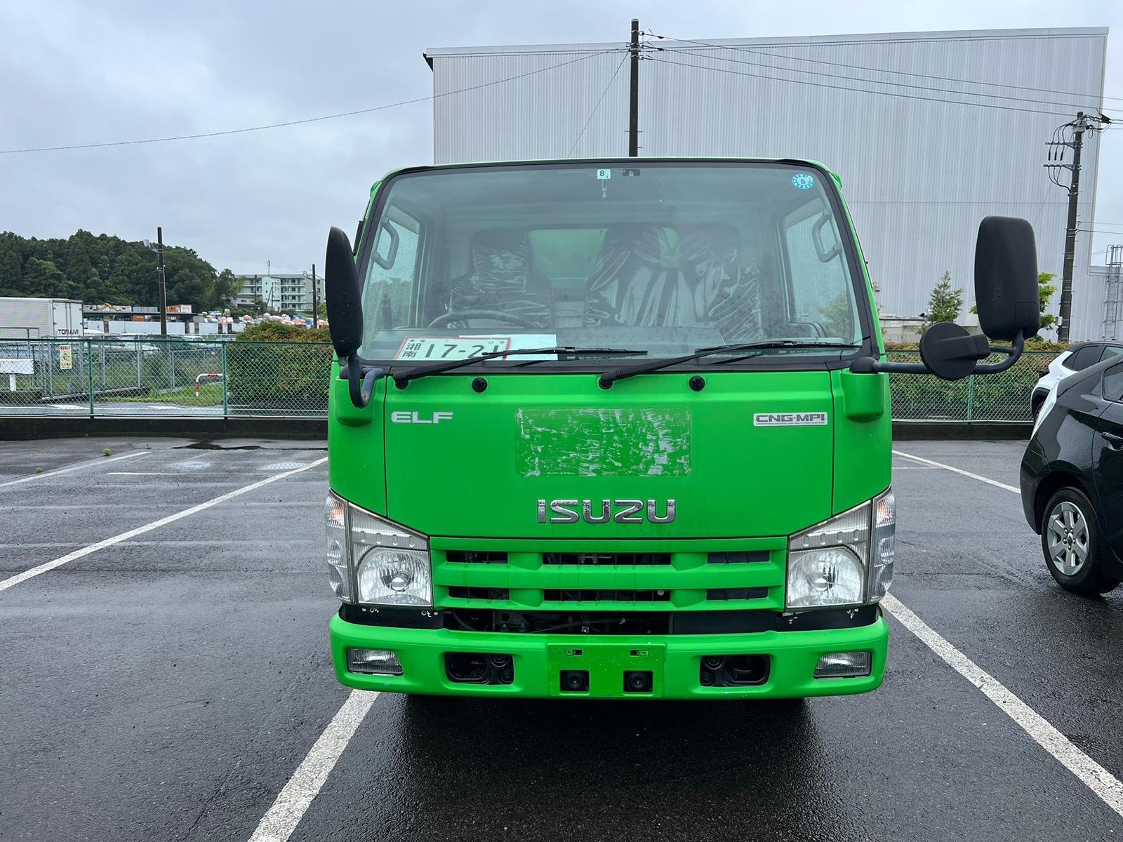 Isuzu Elf JDM import is durable for heavy-duty tasks