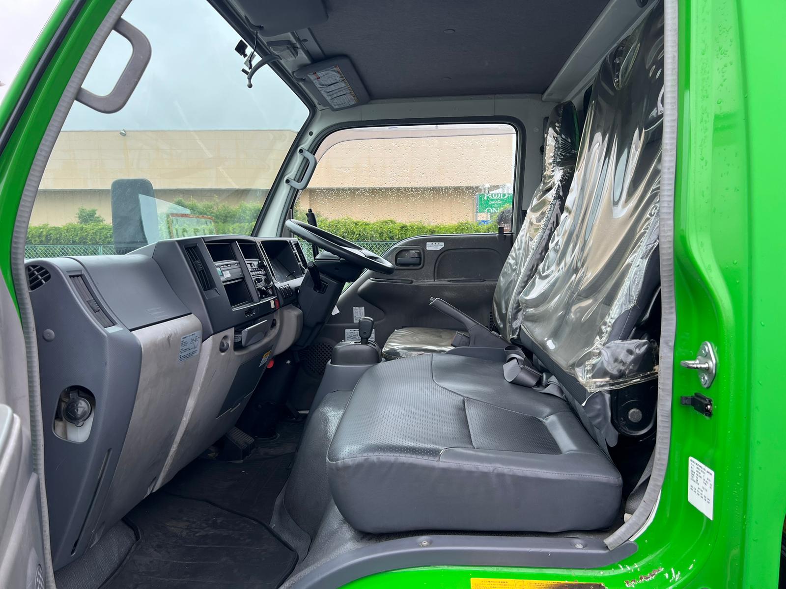 Isuzu Elf JDM import is durable for heavy-duty tasks