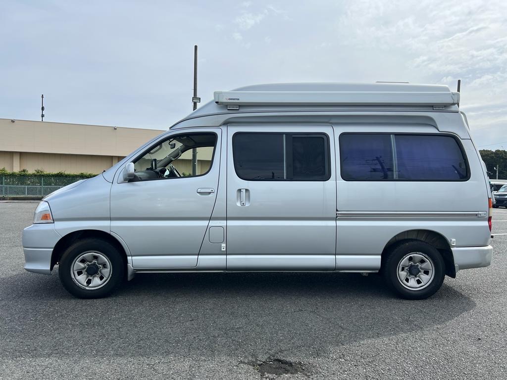 Toyota Grand-Hiace - Autocom Motors LTD