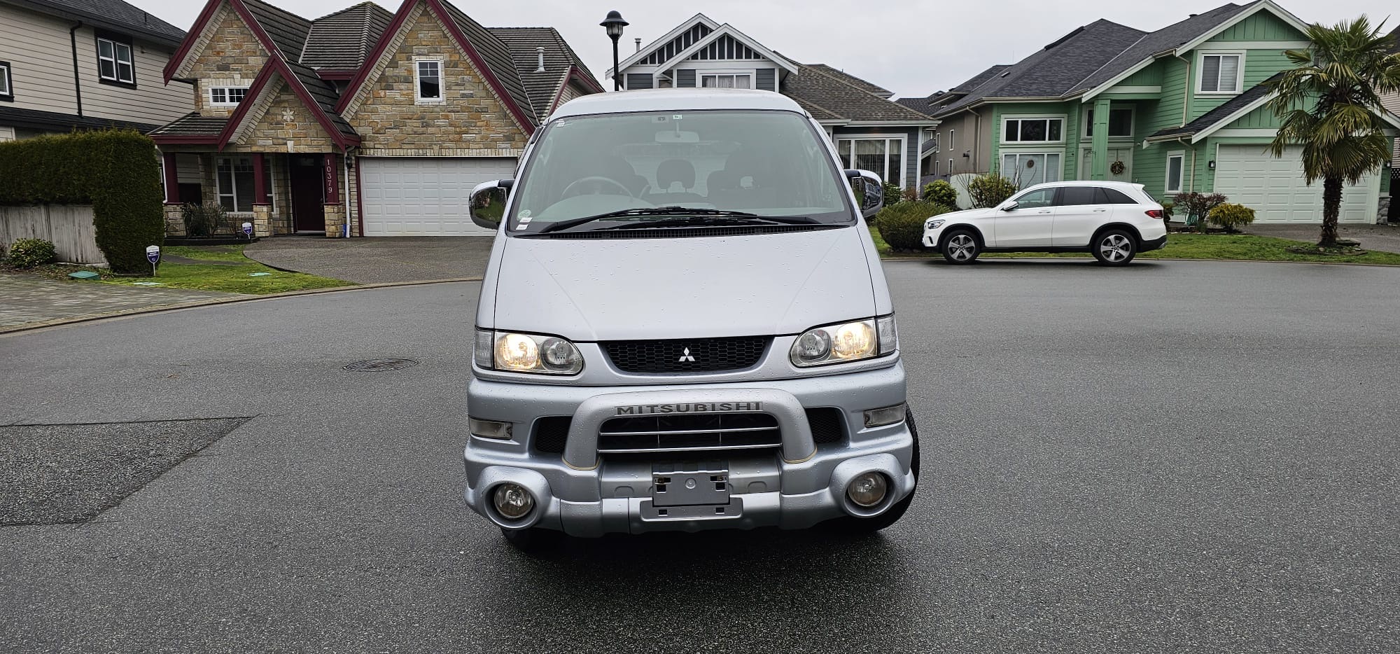 Mitsubishi Delica - Autocom Motors LTD